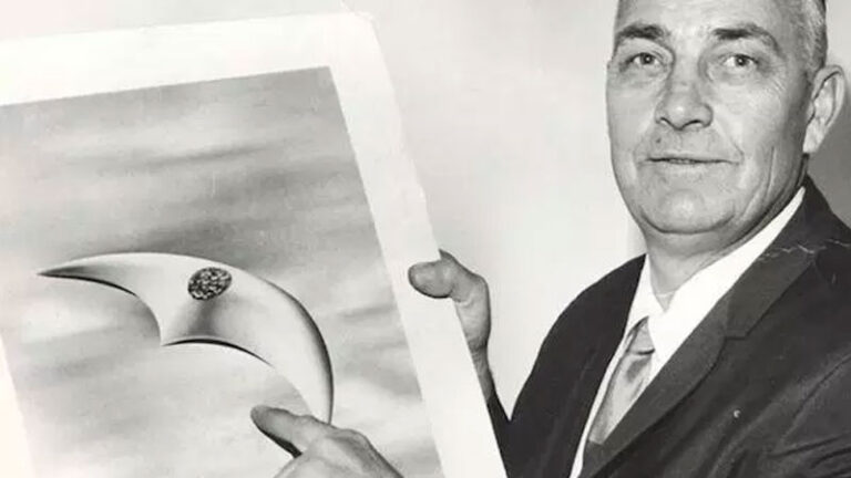 Kenneth Arnold: El Piloto que Avistó un OVNI en 1947 - Conexão UFO