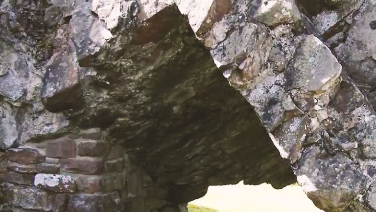 The Mystery of the Vitrified Forts of Europe - Conexão UFO